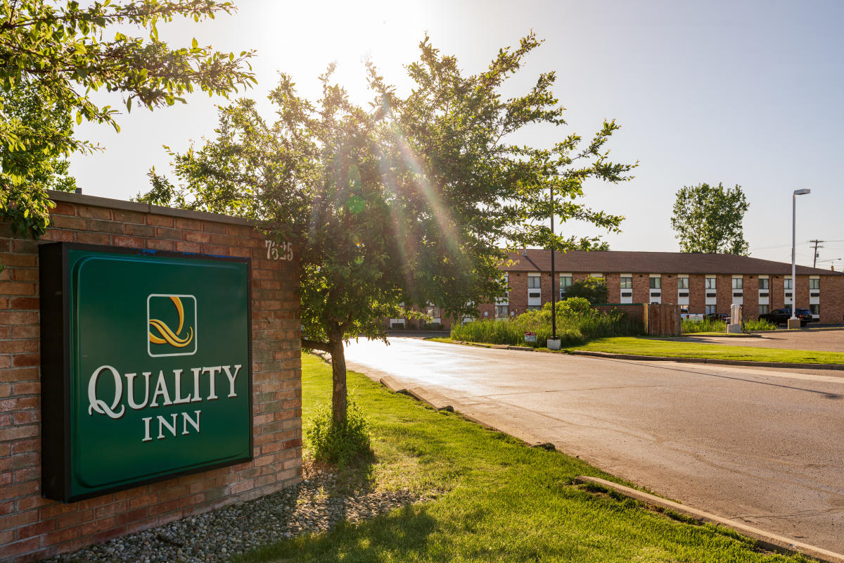 quality inn logo vector