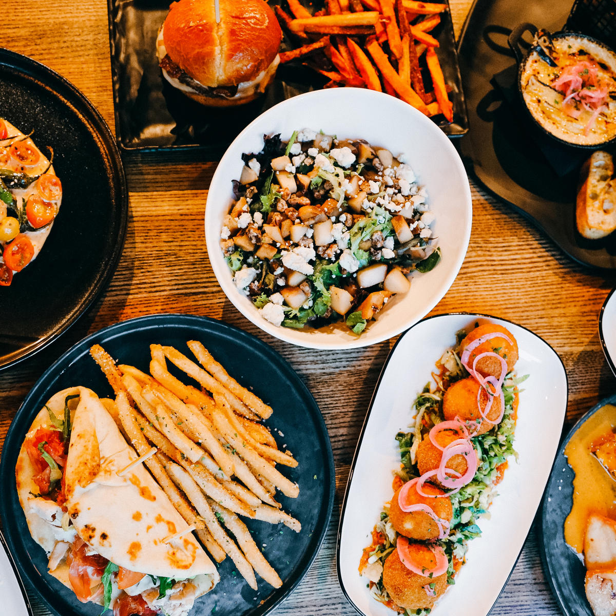 Gimme's Par & Grill - Grand Rapids MI, 49503