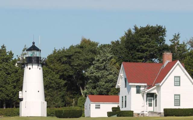 WARWICK NECK LIGHTHOUSE