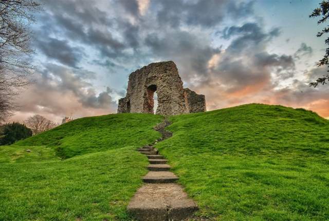 Christchurch Castle Ruins and Norman House