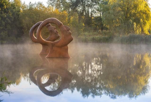 pond statues uk