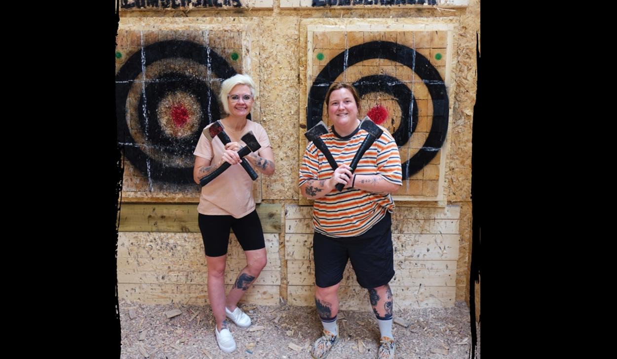 lumberjack axe throwing