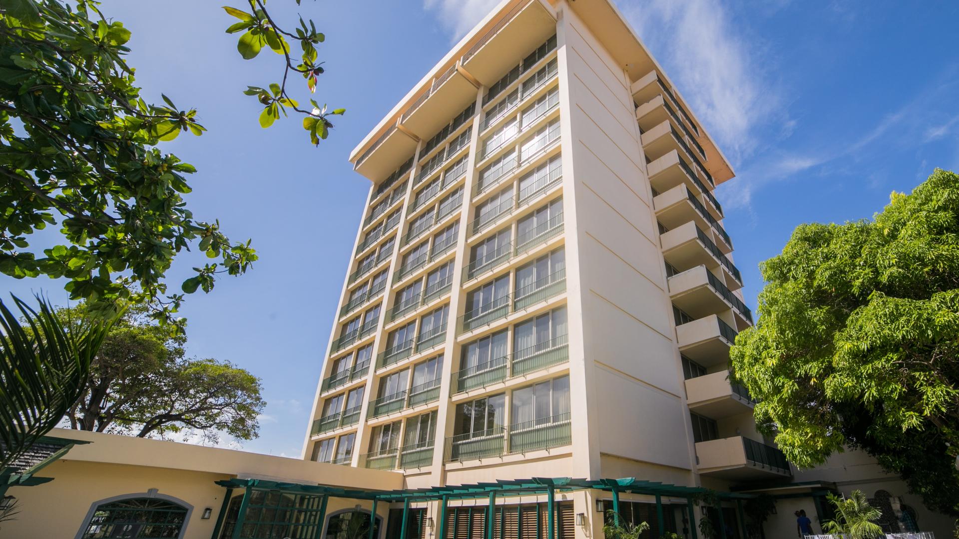 Courtleigh Hotel & Suites