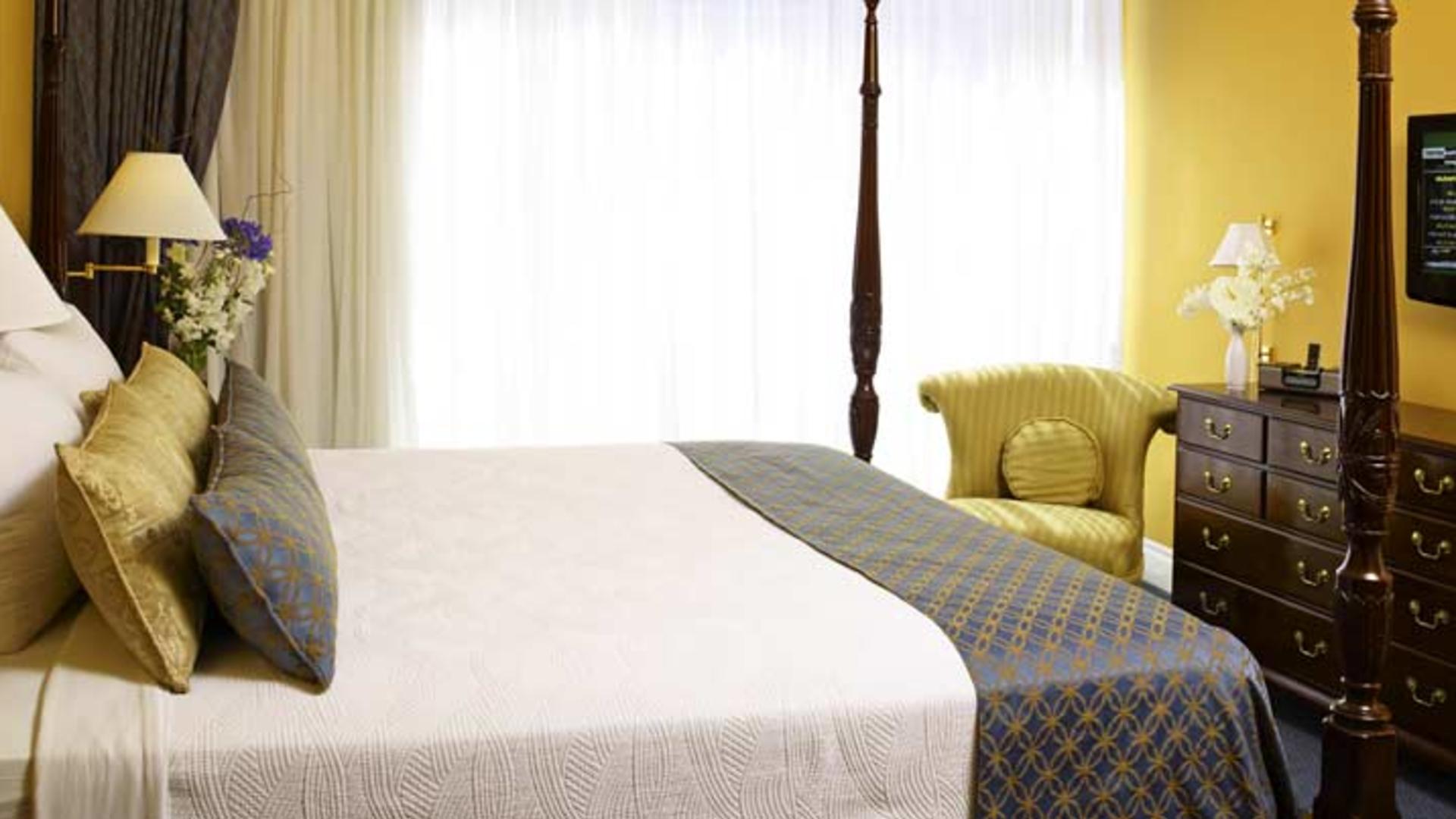 Courtleigh Hotel & Suites