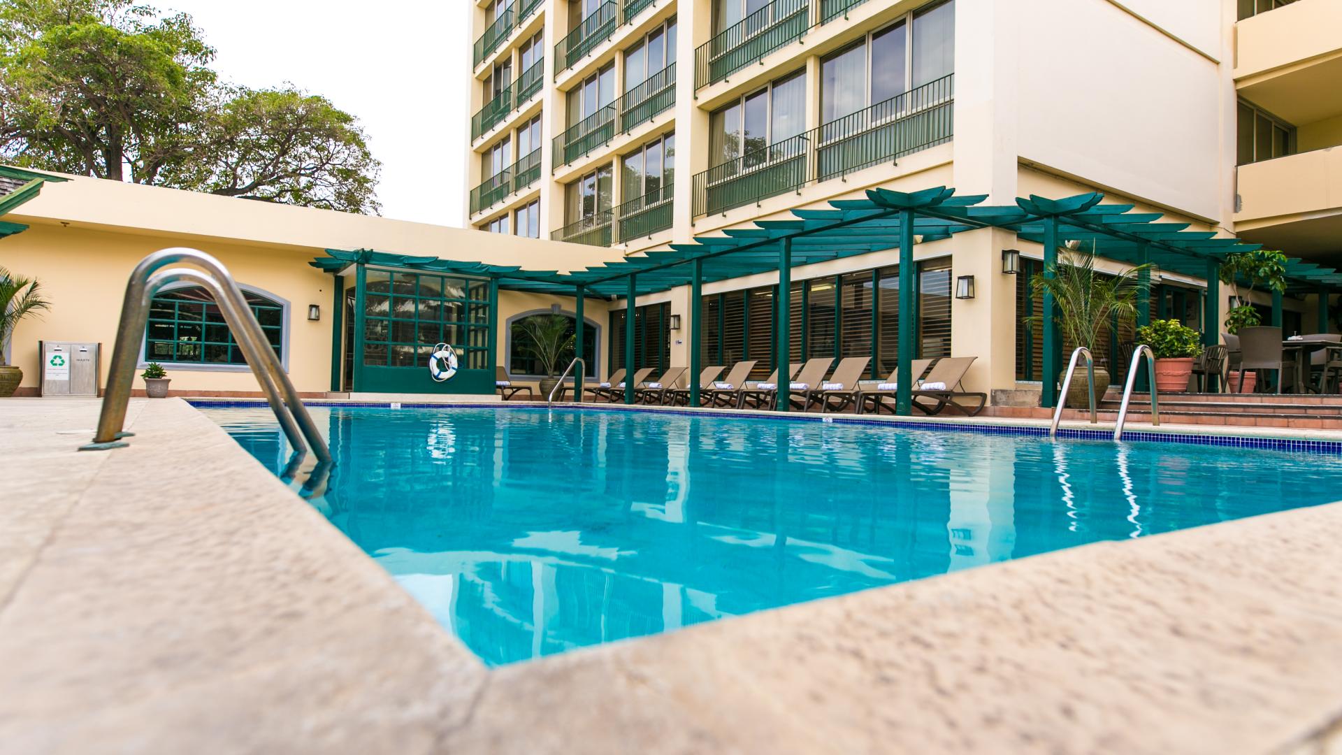 Courtleigh Hotel & Suites