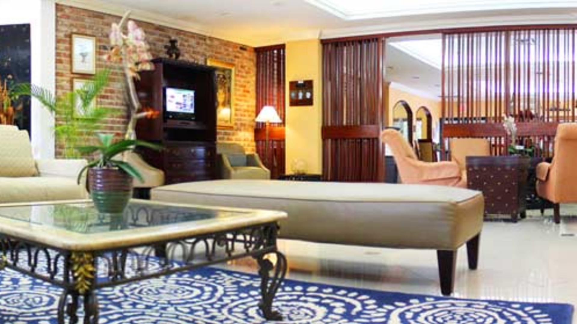 Courtleigh Hotel & Suites