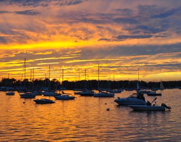 Thames Waterside Bar & Grille | Bristol, RI | Discover Newport