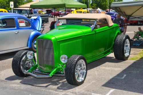 The Insider's Guide to World's Largest Street Rod Show