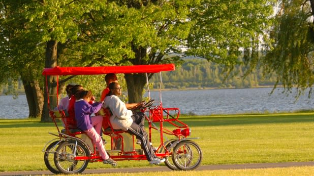 12 Things To Do in Syracuse NY With Kids | Golf, Zoos, & BBQ