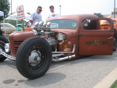 The Insider's Guide to World's Largest Street Rod Show