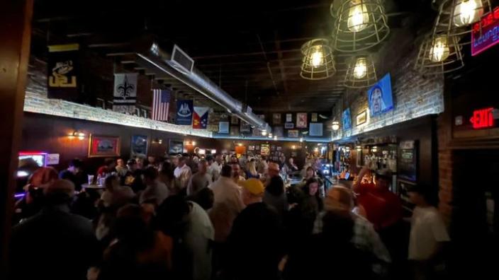 robert's lounge queens