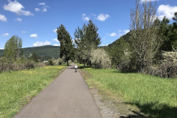 Family Cycling The Row River Trail | Eugene, Cascades & Coast