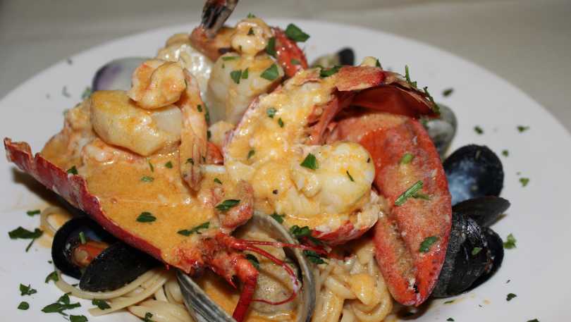 Barcellos Family Restaurant | Tiverton, RI 02878