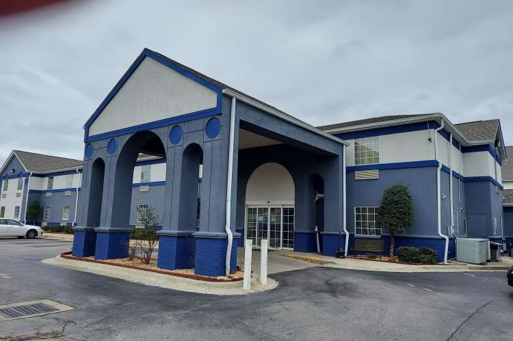 Days Inn & Suites by Wyndham