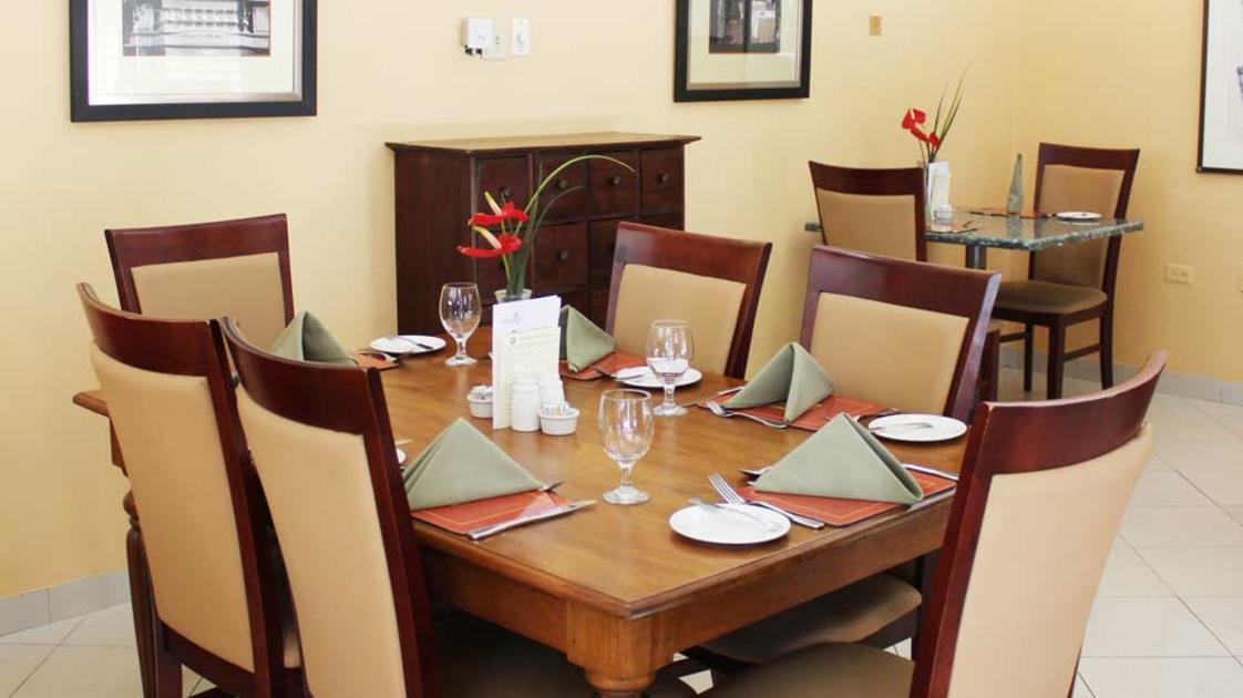 Courtleigh Hotel & Suites