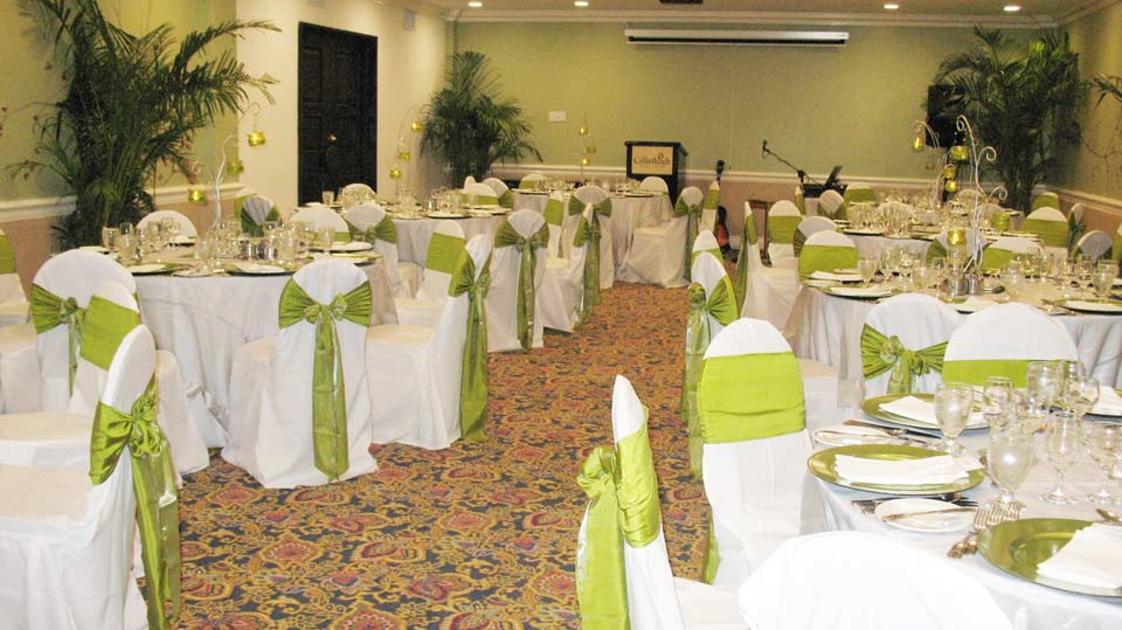 Courtleigh Hotel & Suites