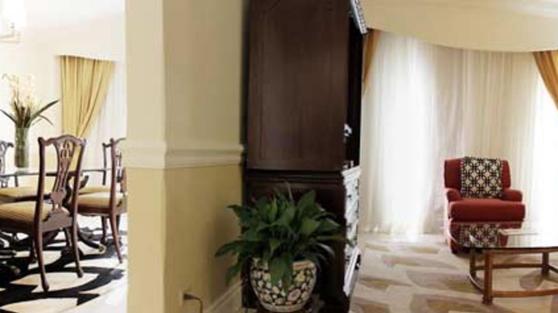 Courtleigh Hotel & Suites