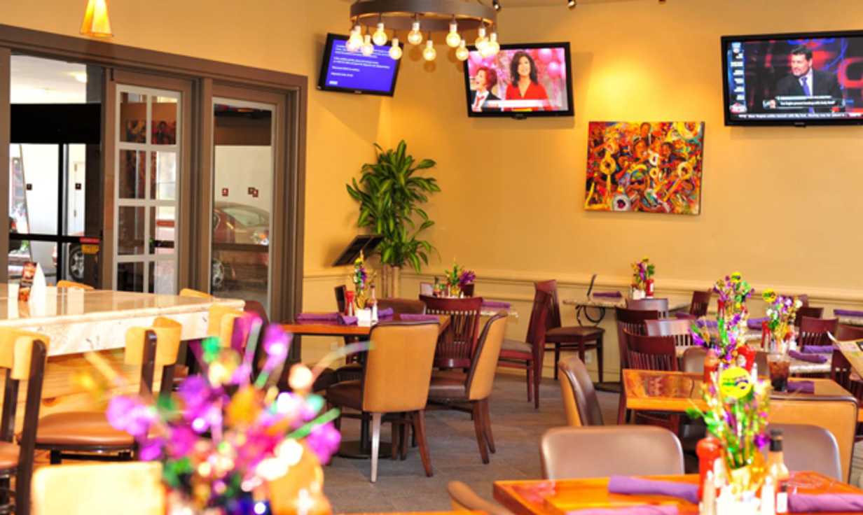 WOW Cafe American Grill and Wingery