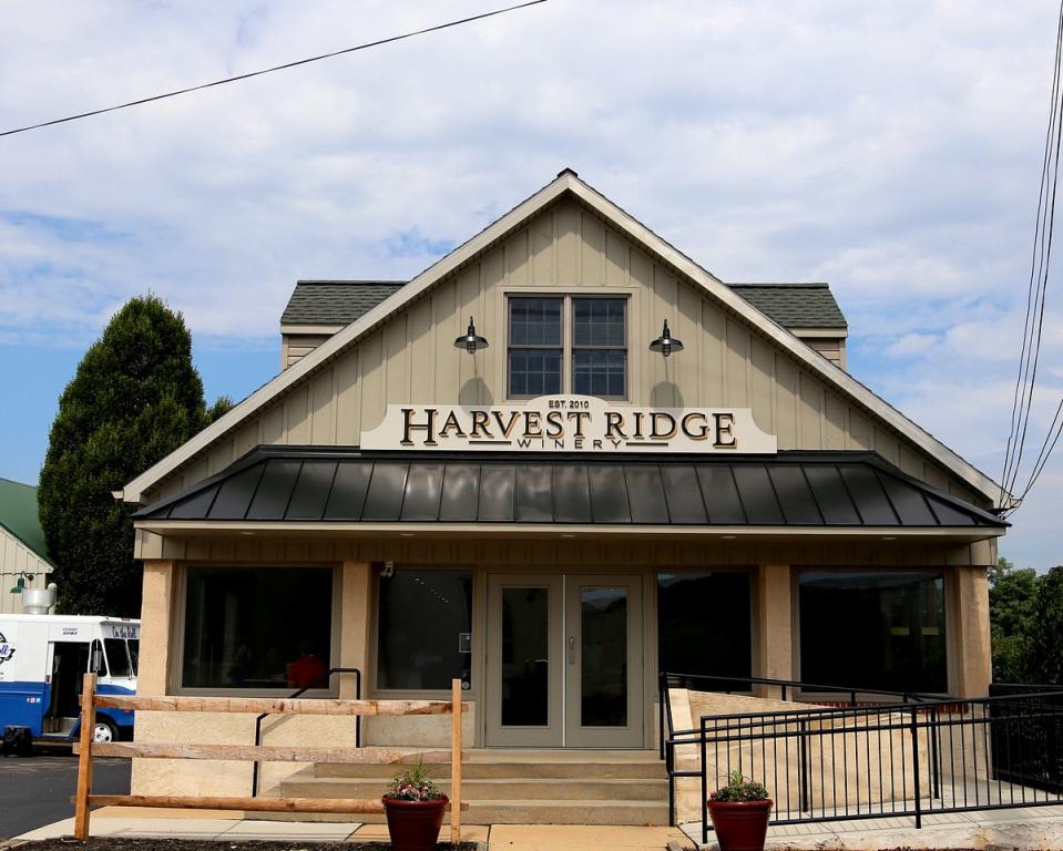 Harvest Ridge Winery Tasting Room | Toughkenamon, DE 19374