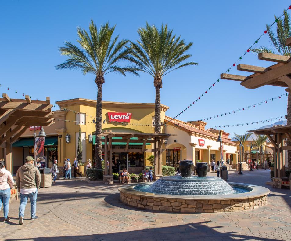 Desert Hills Premium Outlets