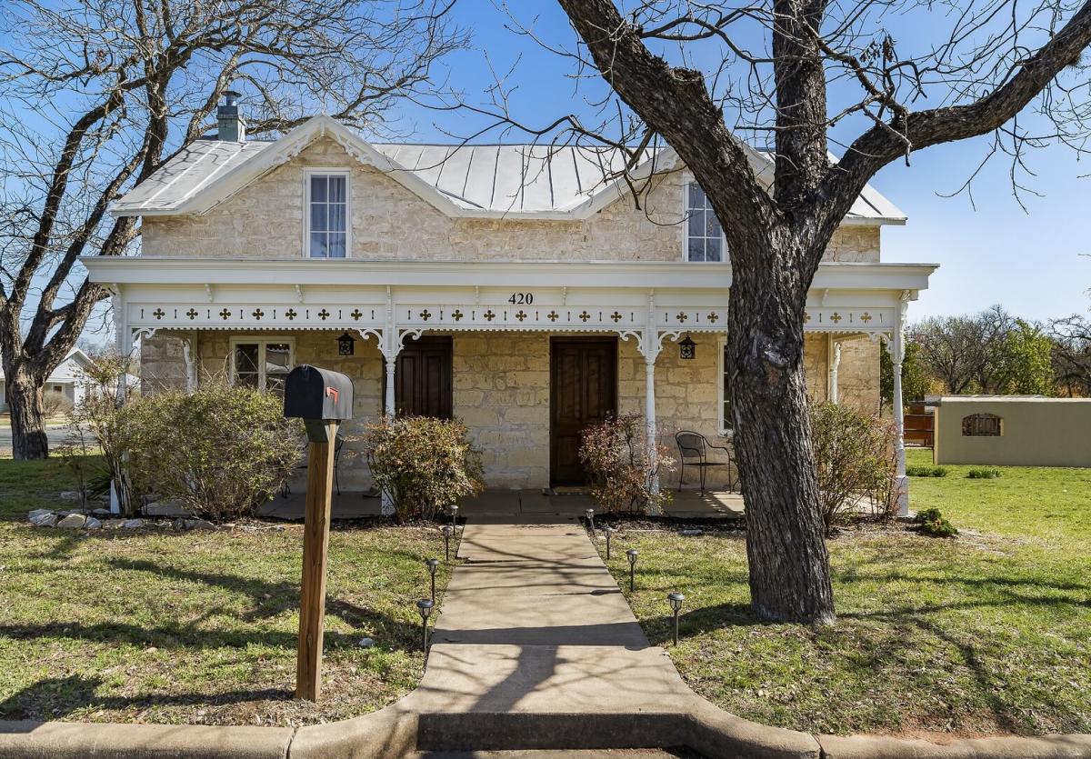 Amoraz Haus: Das Stone Haus & Das Vogel Haus | Bed & Breakfasts ...