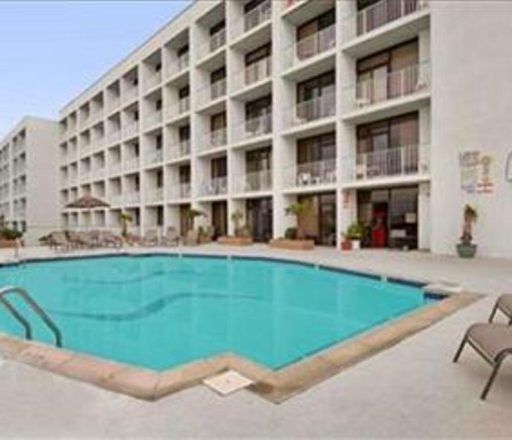 Days Inn at the Beach