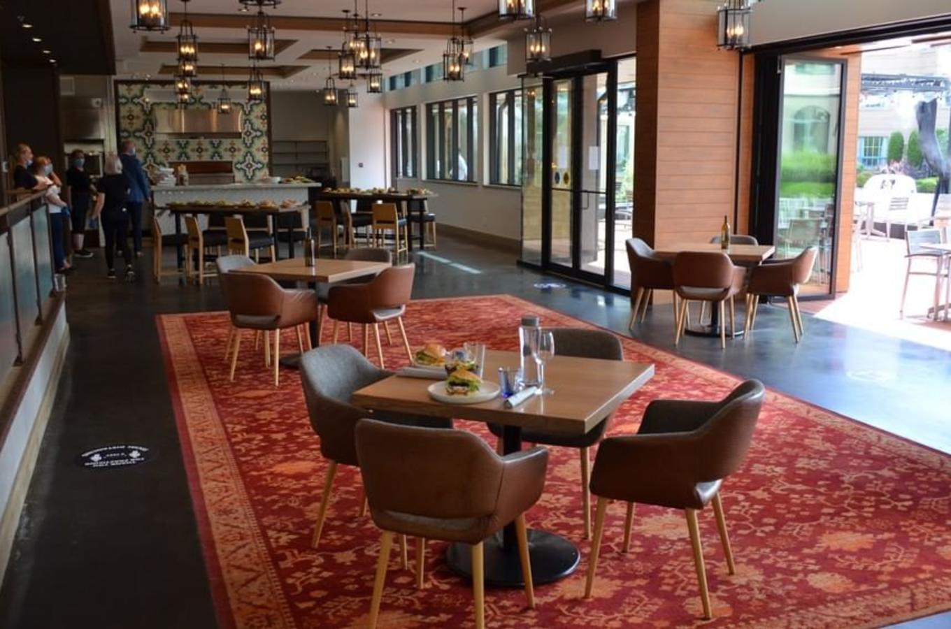 OAK + CRU Social Kitchen & Wine Bar