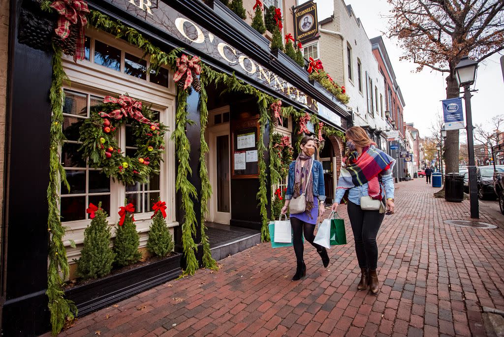 15 Memorable Holiday Vacations to Virginia's Most Festive Towns
