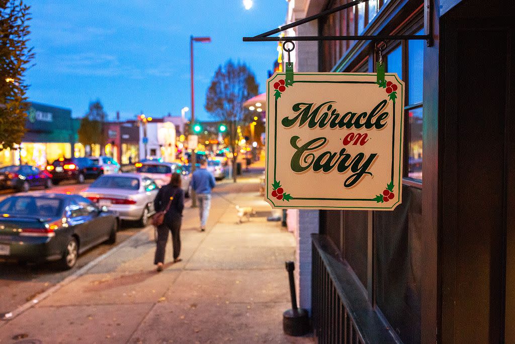 15 Memorable Holiday Vacations to Virginia's Most Festive Towns