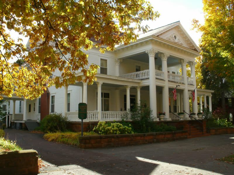 Laurium Manor Inn Bed & Breakfast