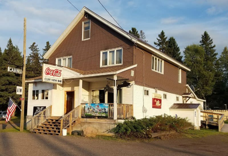 Cliff View Bar & Cabins