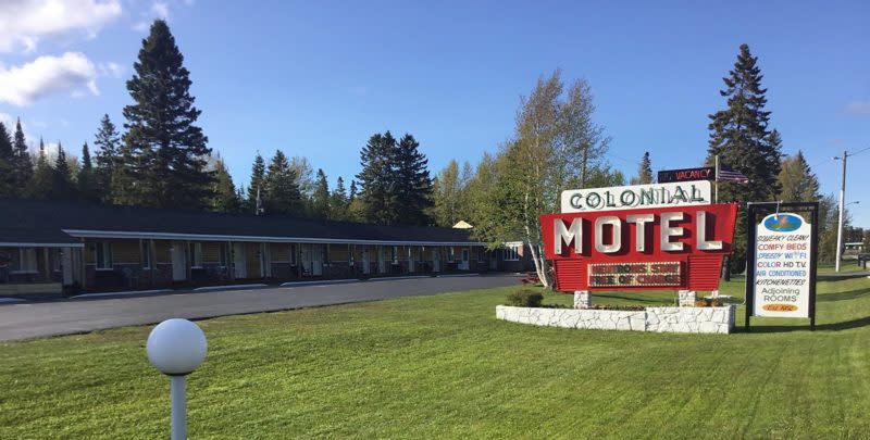 Colonial Motel
