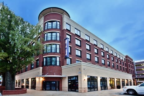 Hampton Inn & Suites