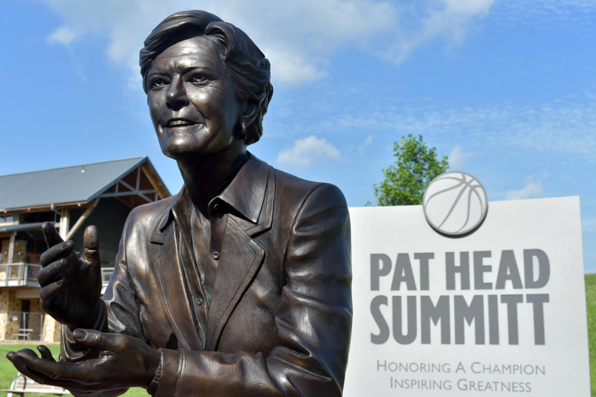 Pat Head Summitt Statue
