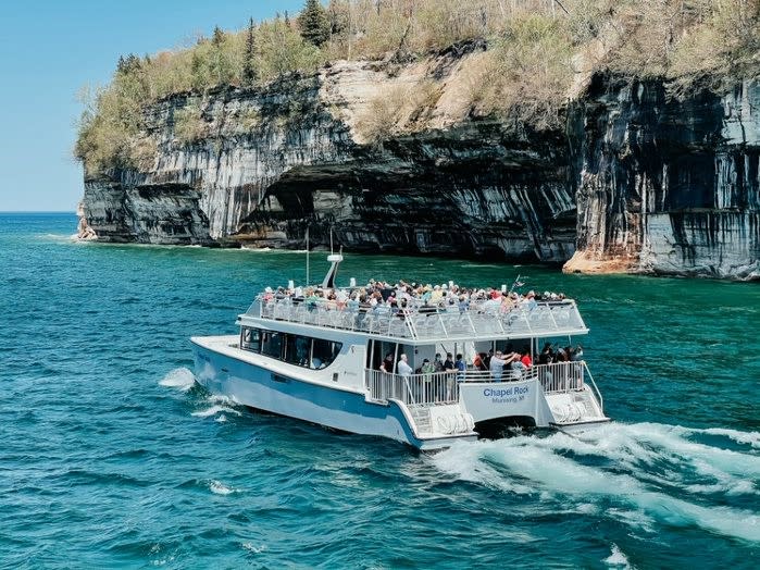 Pictured Rocks Boat Cruises