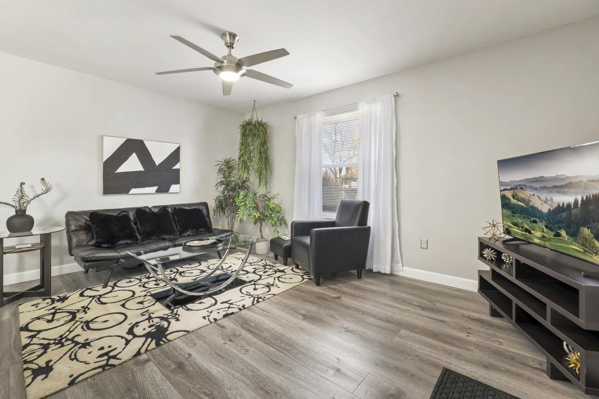 Stay NWA - Market District 3