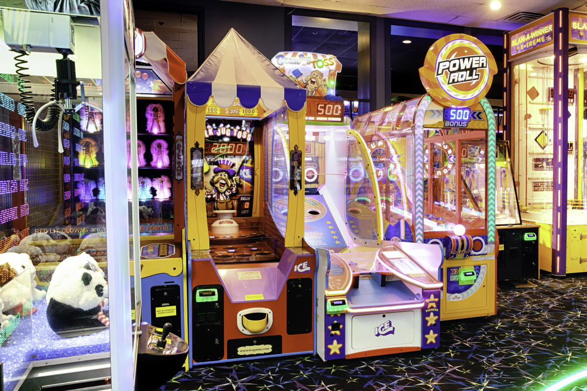 Ryan Family Amusements - Oak Bluffs Game Room