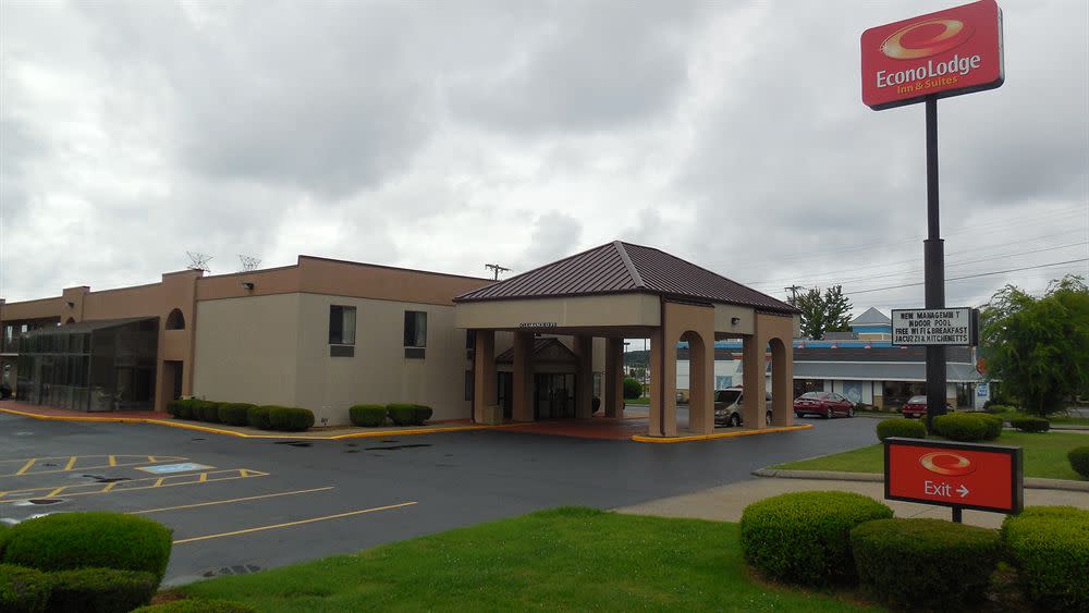 Econo Lodge & Suites