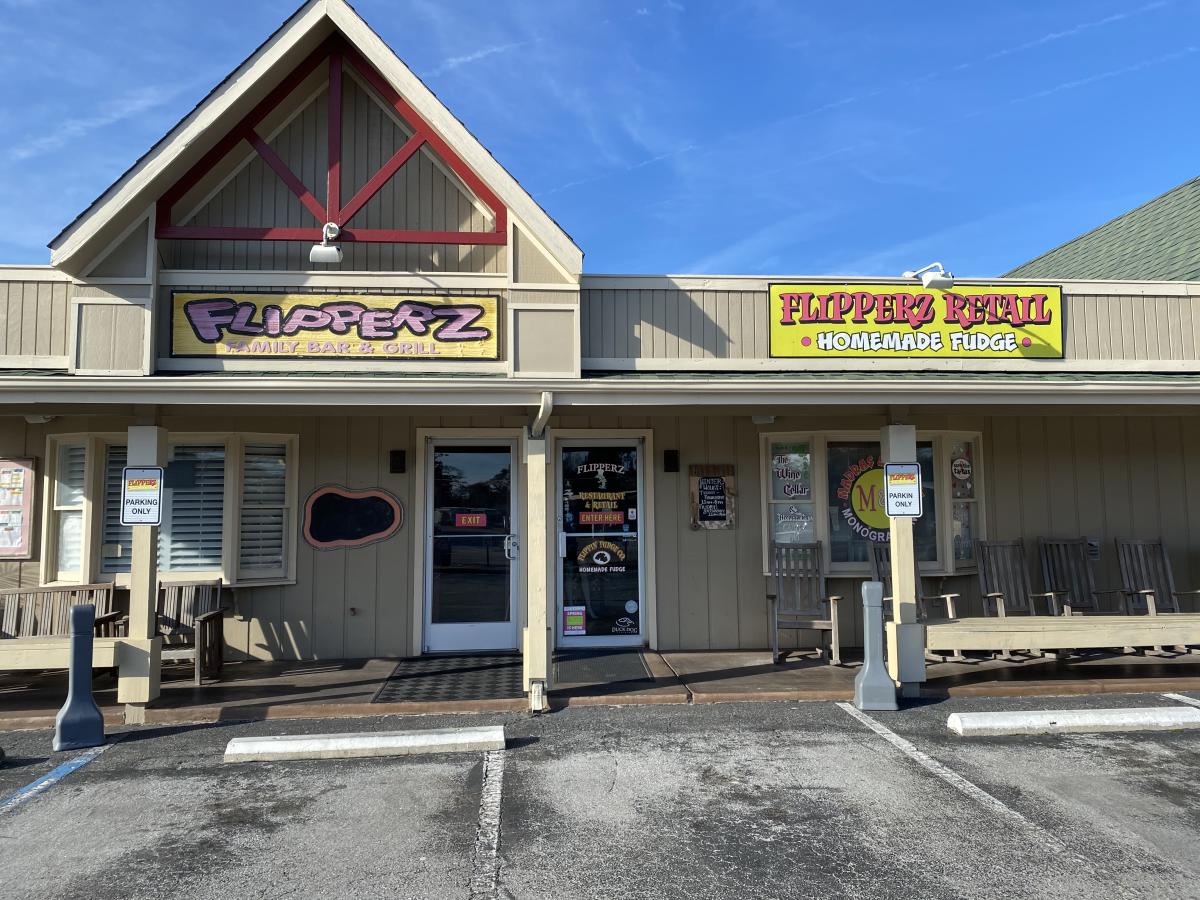 Flipperz Family Bar & Grill | Emerald Isle, NC