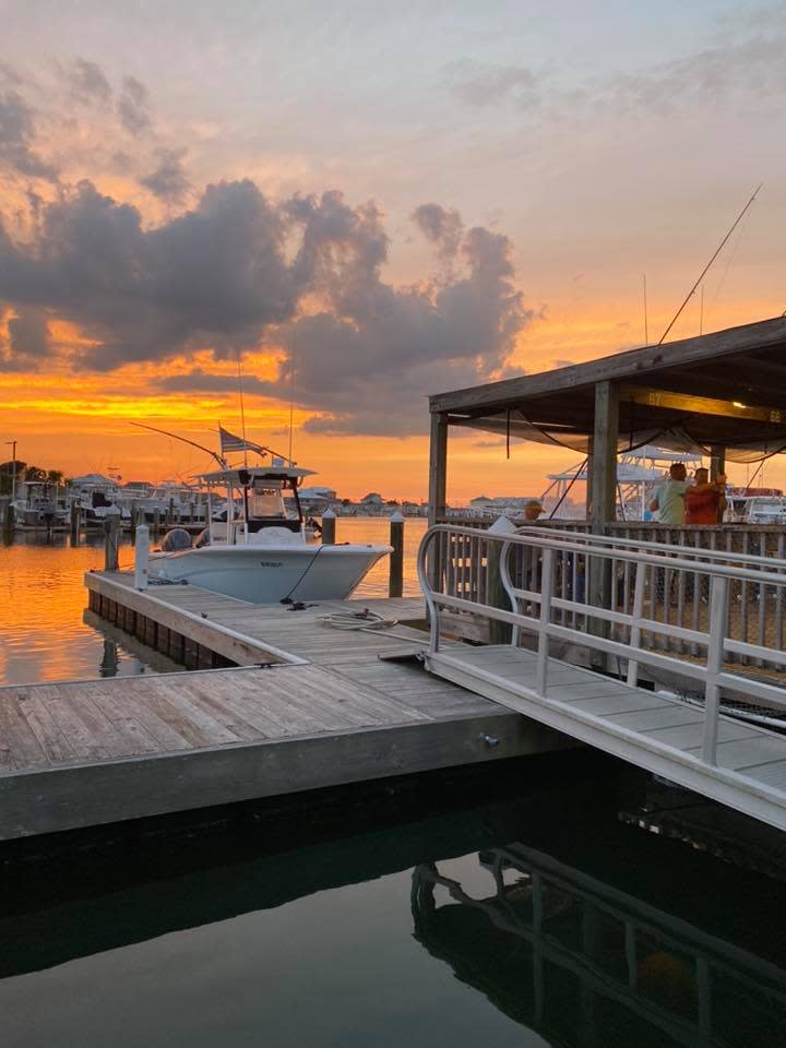 The Full Moon Oyster Bar & Seafood Kitchen | Atlantic Beach, NC