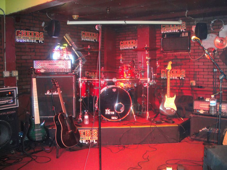 CHEERS RESTAURANT & BAR