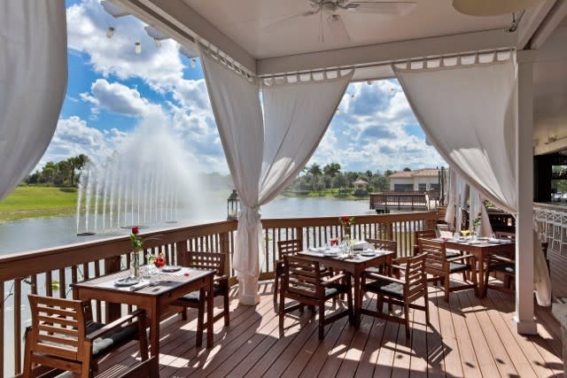 DÉJÀ BLUE RESTAURANTS