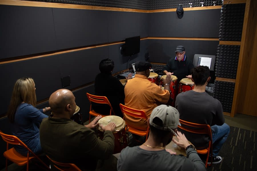 MACH MUSIC STUDIO PRESENTS: LEARN TO PLAY CONGAS IN 15 MINUTES LESSON/SHOW