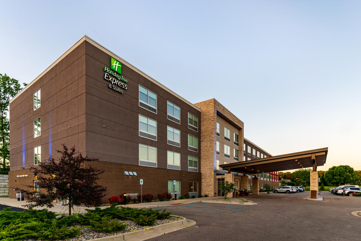Holiday Inn Express & Suites Grand Rapids Airport - Grand Rapids MI, 49546