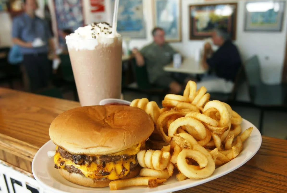 Hank's Hamburgers | Green Country Oklahoma | Official Site