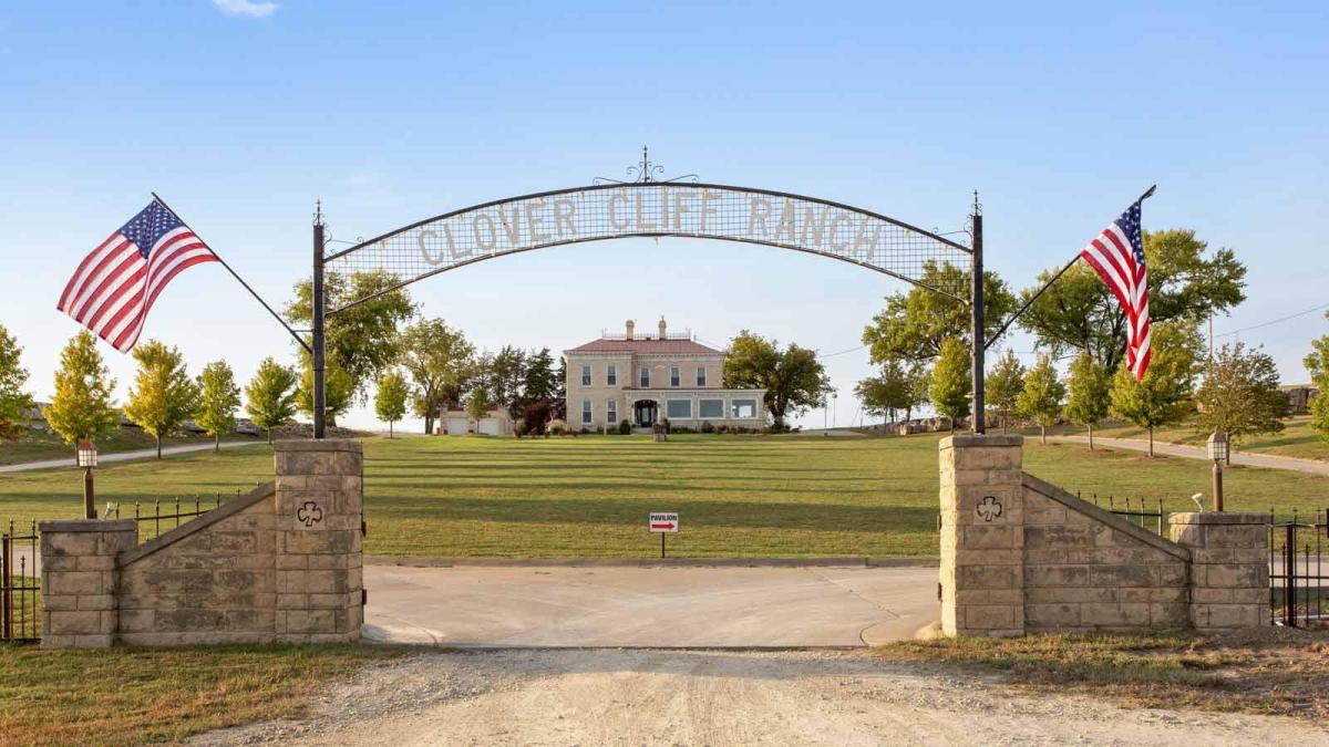 Clover Cliff Ranch Bed N Breakfast - Elmdale KS, 66850