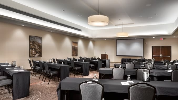 DoubleTree by Hilton - Lawrence KS, 66044
