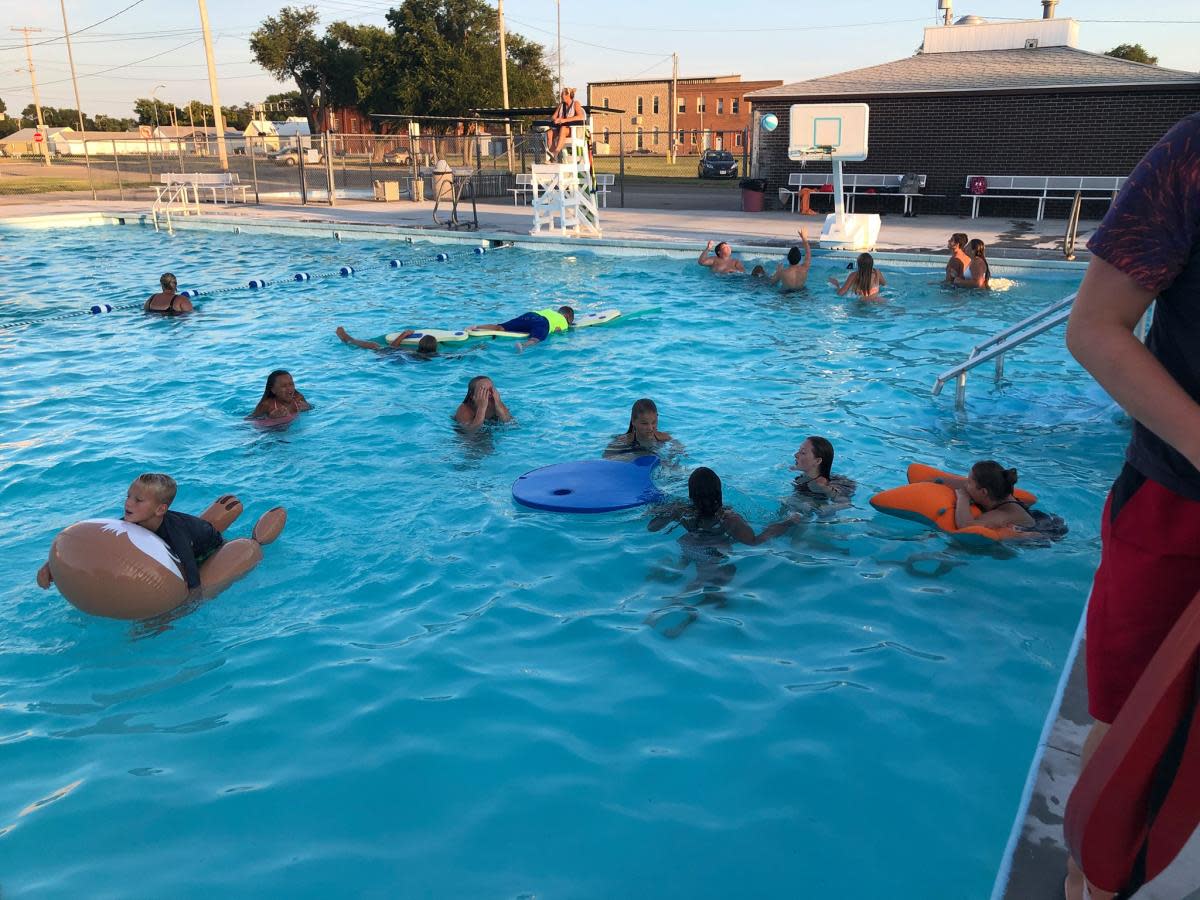 Downs Swimming Pool - Downs , 67437