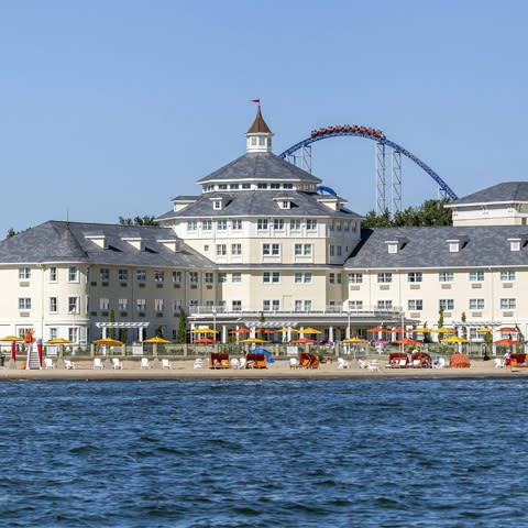 Hotel Breakers at Cedar Point