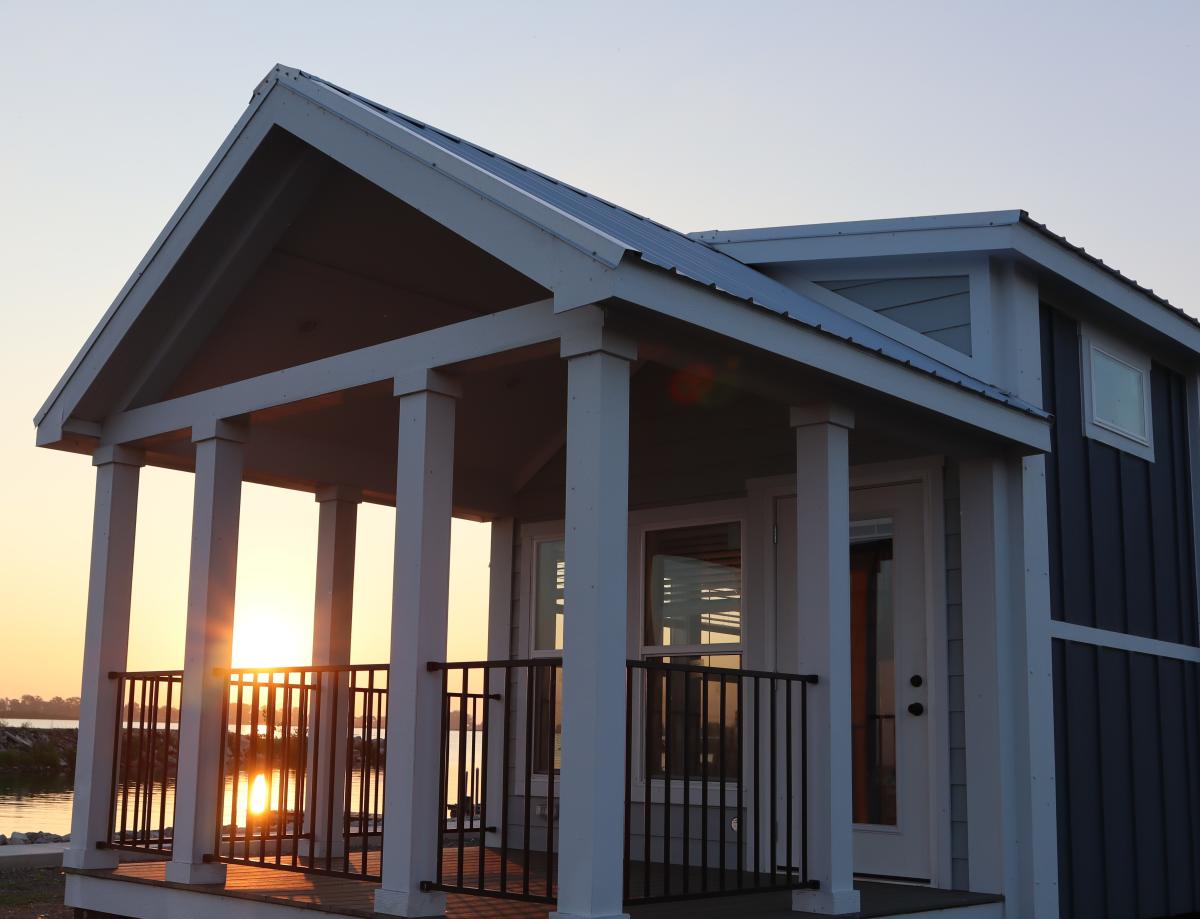 Bayfront Resort at Cross View Cottages